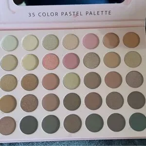 S.he | Makeup | A Warm Hug Eyeshadow Palette | Poshmark